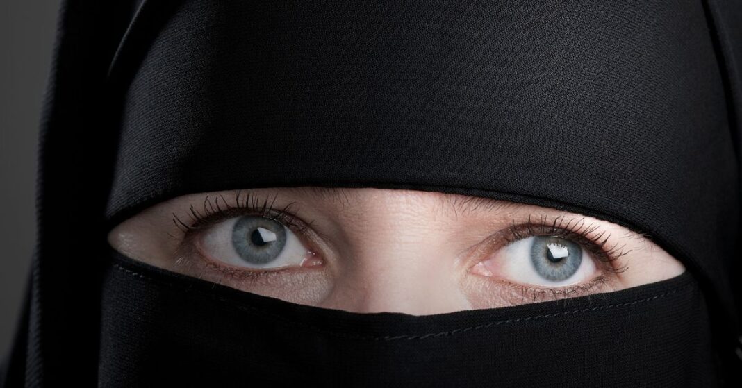 El Congreso discute la prohibición del burka mientras Europa ...